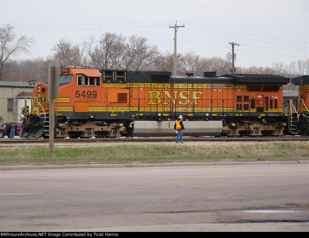 BNSF 5499